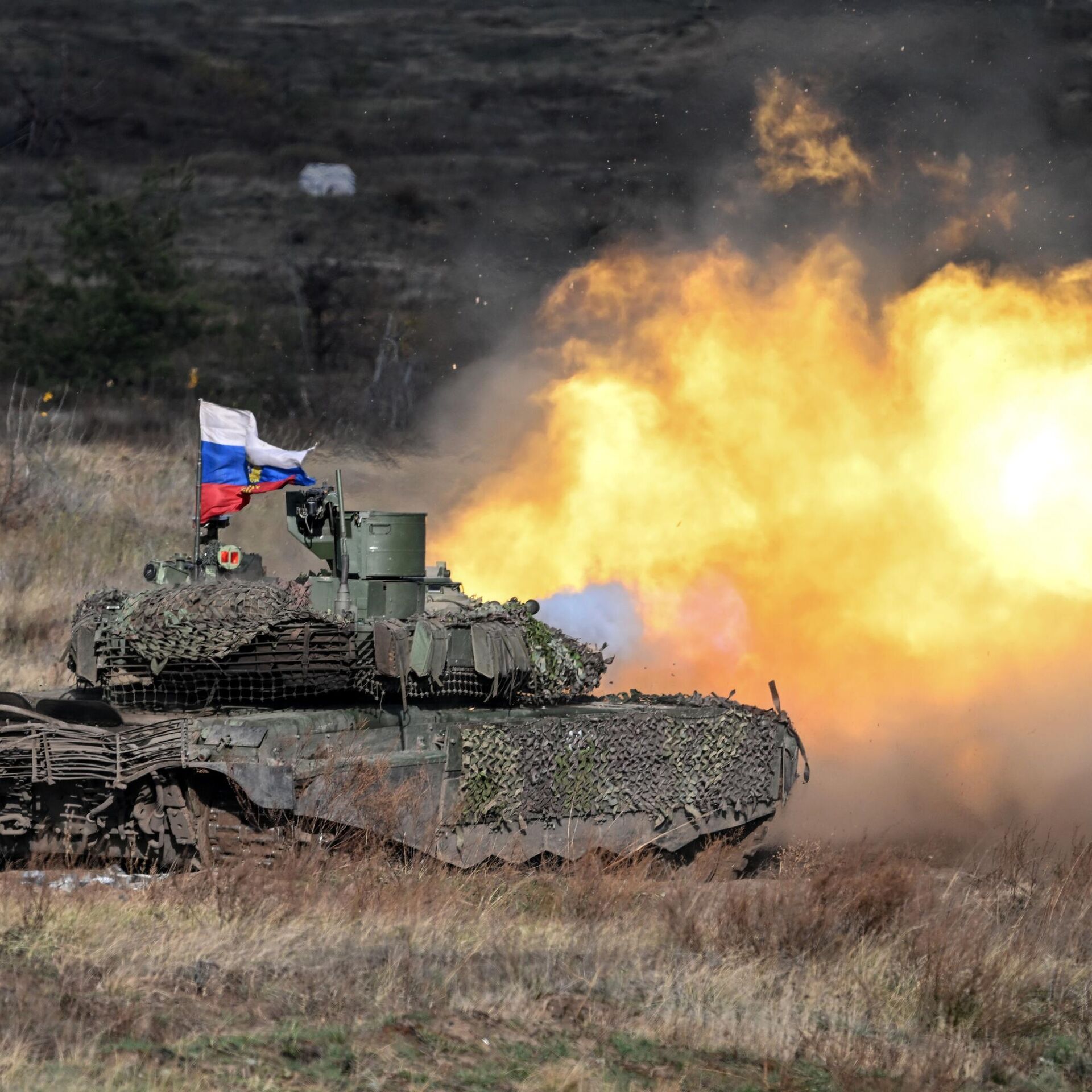 Т-90 продемонстрировали сверхнадежность в зоне СВО, сообщил "Ростех ...