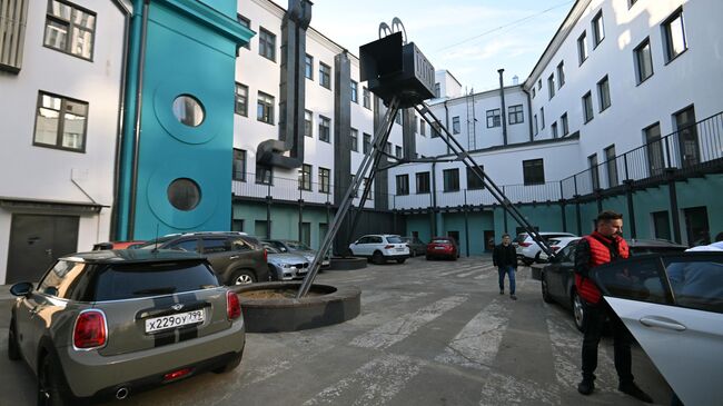 Инсталляция на территории киностудии имени Максима Горького в Москве