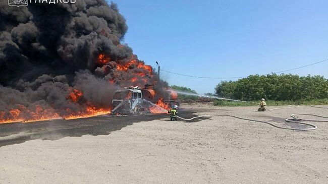 Последствия удара ВСУ на автодороге Короча — Белгород в Белгородской области