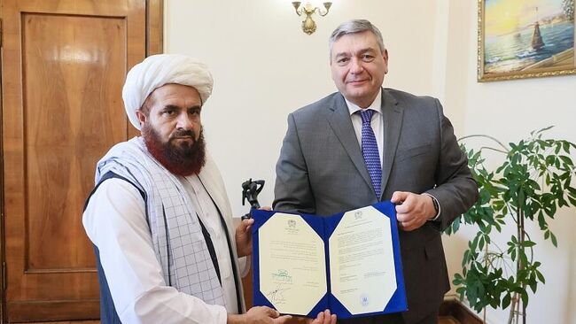Заместитель министра иностранных дел РФ Андрей Руденко принимает в Москве копии верительных грамот у вновь назначенного посла Исламского Эмирата Афганистан в РФ Гуль Хасана Хасана