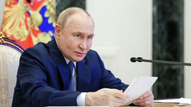 Путин на совещании с членами правительства