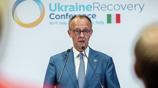 Канцлер ФРГ Фридрих Мерц выступает на конференции по восстановлению Украины в Риме. 10 июля 2025