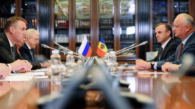 Заместитель председателя правительства РФ Дмитрий Патрушев на встрече в Москве по итогам ПМЭФ с представителями партий Молдавии